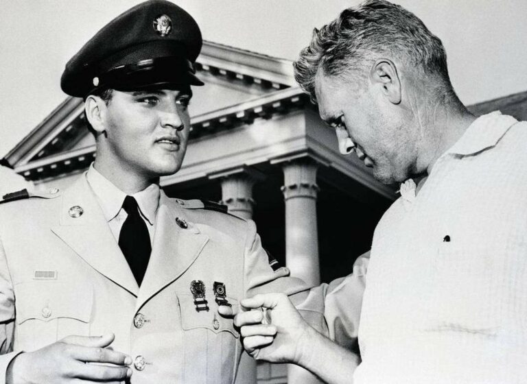 Elvis Presley – El Rey – La Boutique del Powerpoint